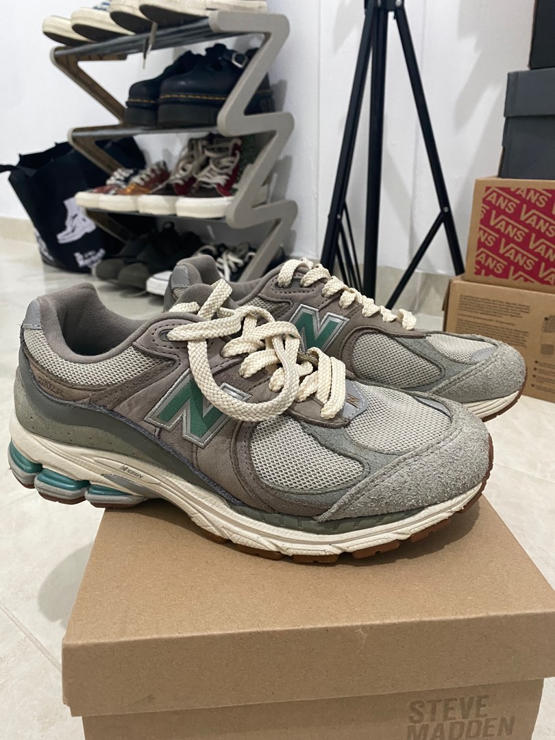 new balance 2002r limited edition, Fesyen Wanita, Sepatu di Carousell