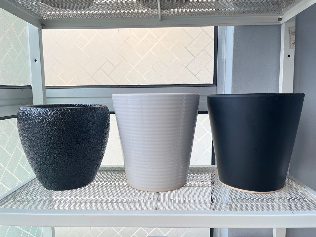 Pasu bunga dan alas pasu, Furniture & Home Living, Gardening, Pots ...