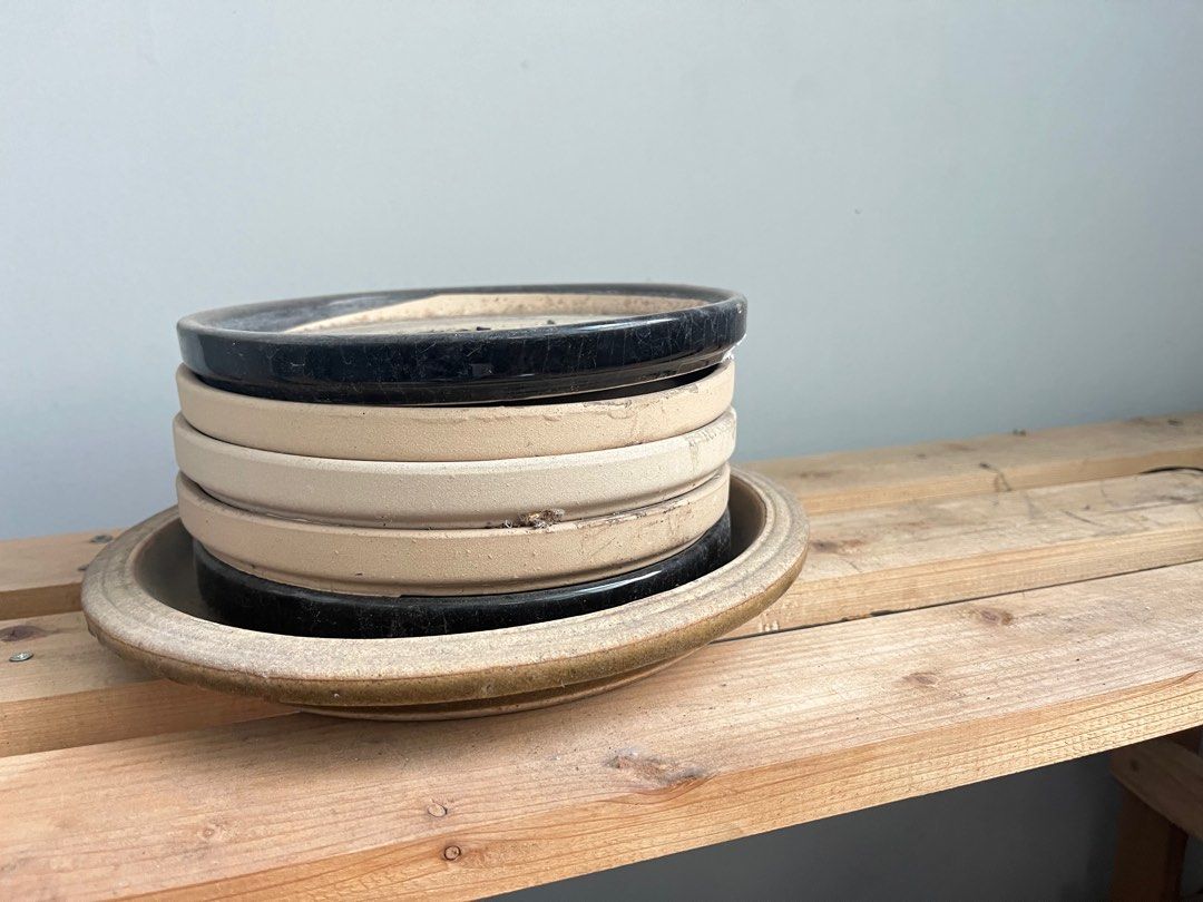 Pasu bunga dan alas pasu, Furniture & Home Living, Gardening, Pots ...