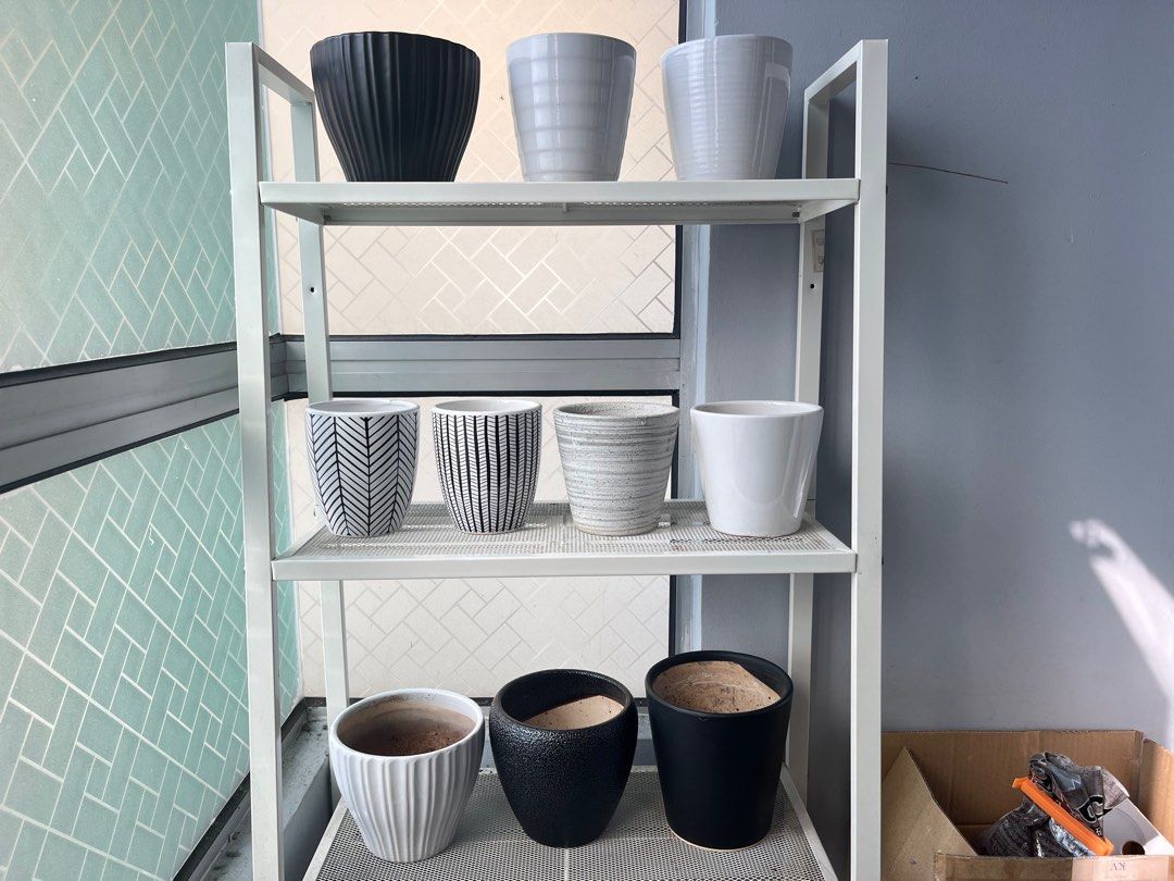 Pasu bunga dan alas pasu, Furniture & Home Living, Gardening, Pots ...