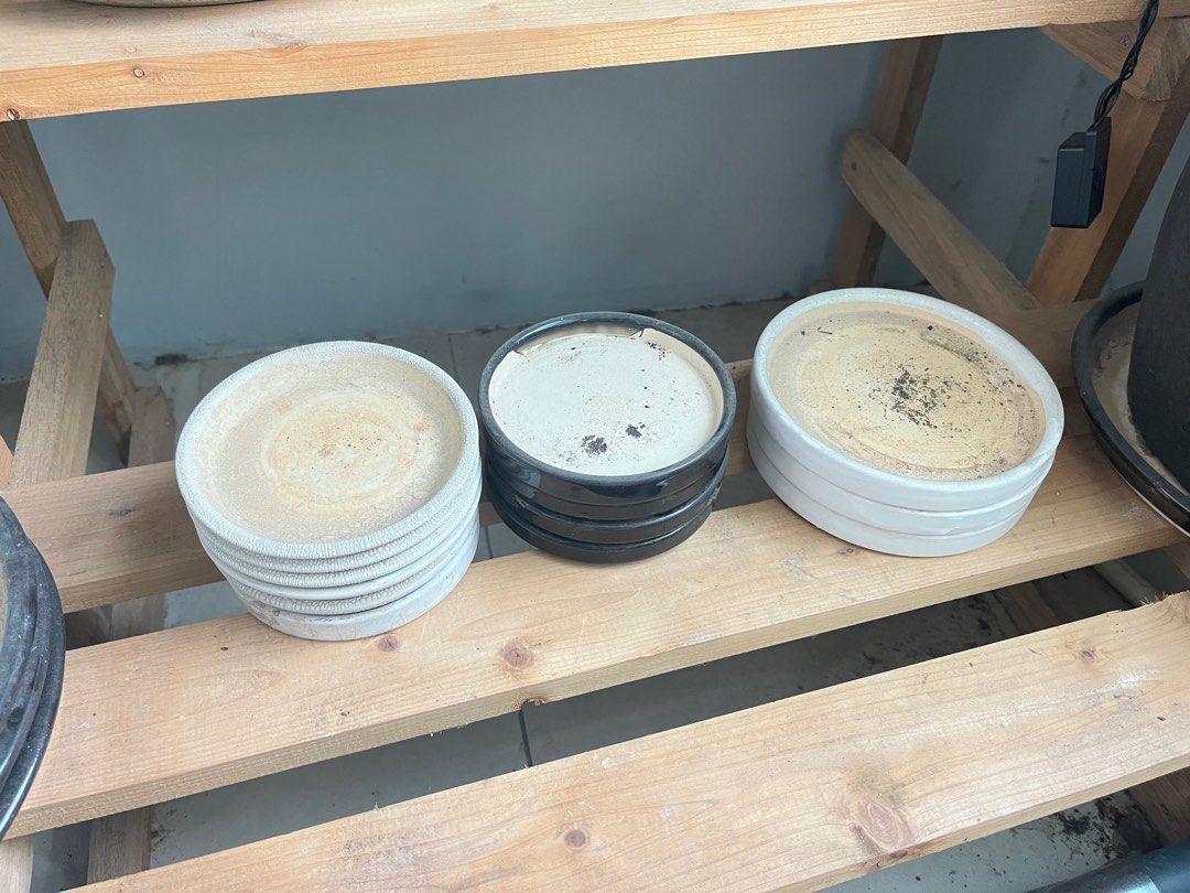 Pasu bunga dan alas pasu, Furniture & Home Living, Gardening, Pots ...