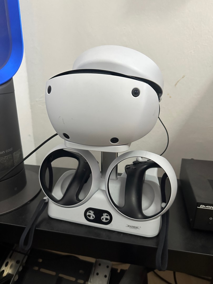 PSVR2 with charging stand, Video Gaming, Video Game Consoles ...