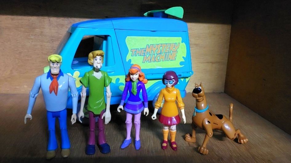 scooby doo van & figure, Hobbies & Toys, Toys & Games on Carousell