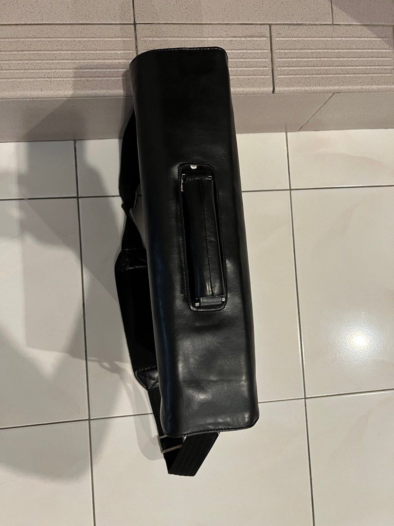 Henri Lloyd Sling Bag, Men's Fashion, Bags, Sling Bags on Carousell