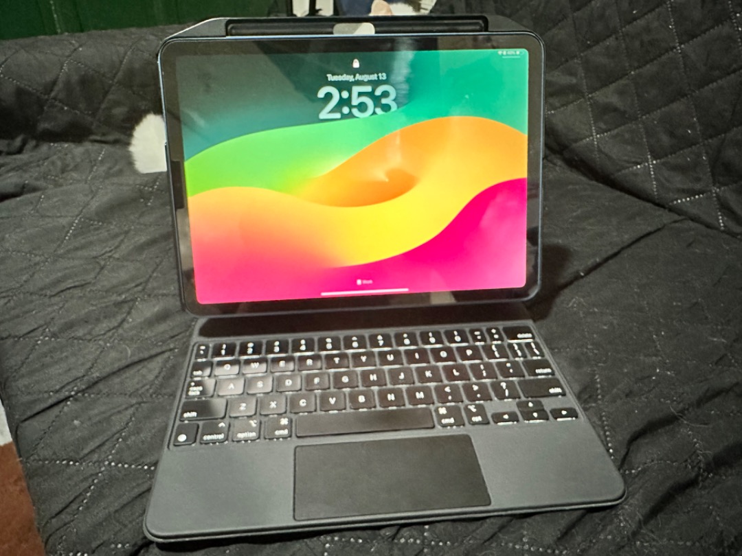 Ipad air 5th gen and magic keyboard bundle, Mobile Phones & Gadgets ...