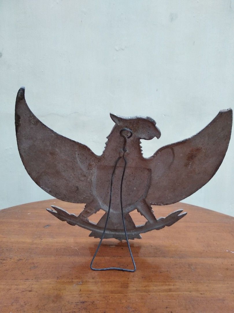 Lambang Garuda Pancasila jadul antik kuno lawas Bahan besi babet, Antik ...