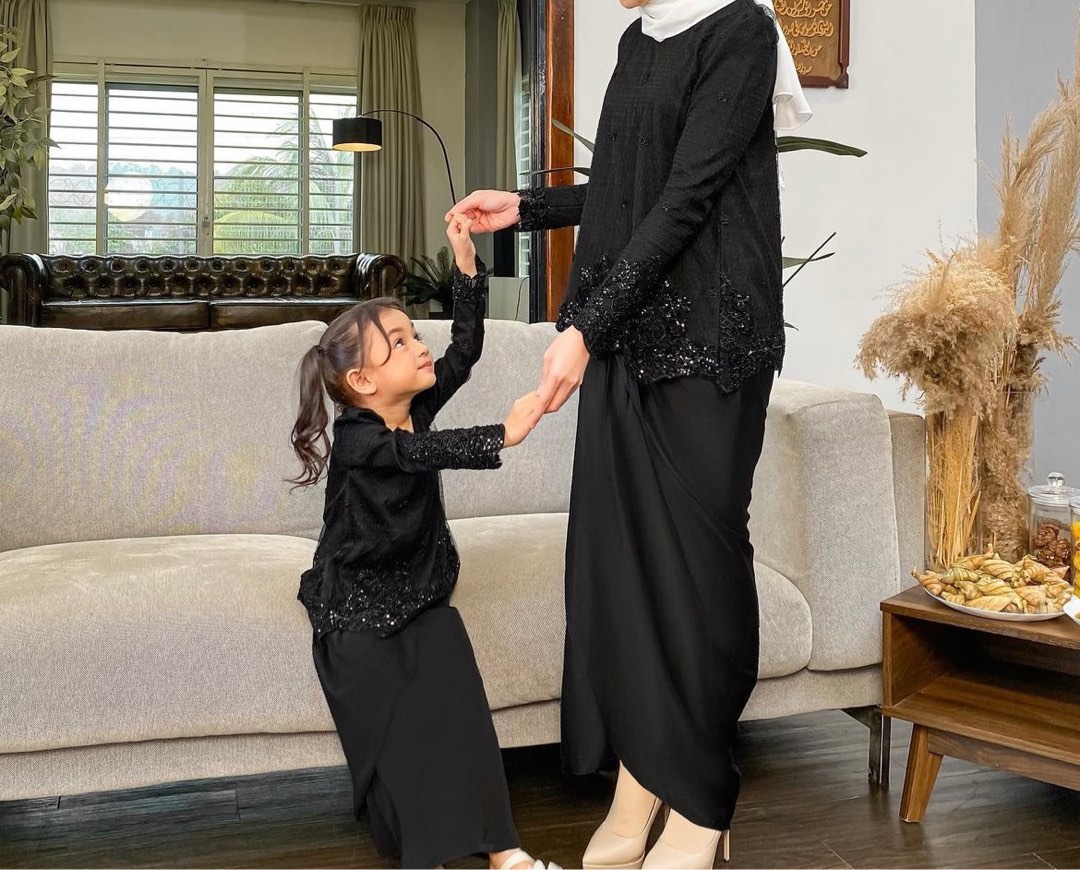 Qiszar Breanna Luxe Raya 2023, Women's Fashion, Muslimah Fashion, Baju ...