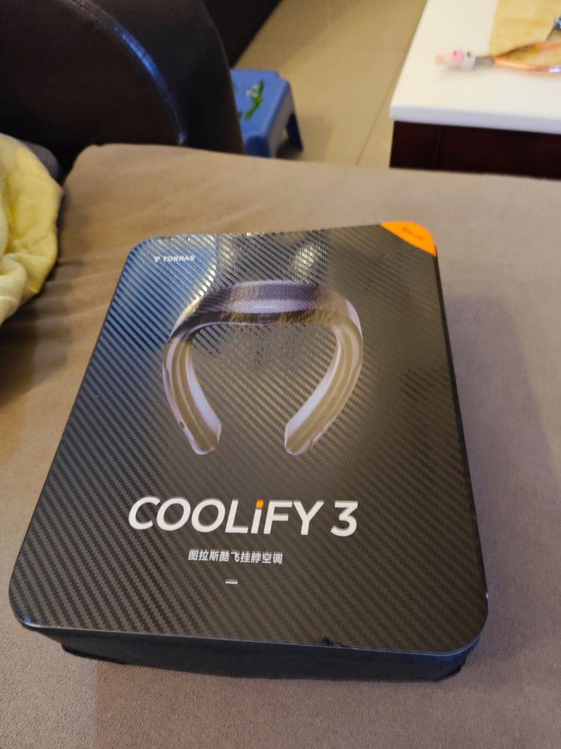 消暑神器TORRAS Coolify 3 戴式冷氣風扇 碳纖維版, 傢俬＆家居, 燈飾及風扇, 風扇 - Carousell