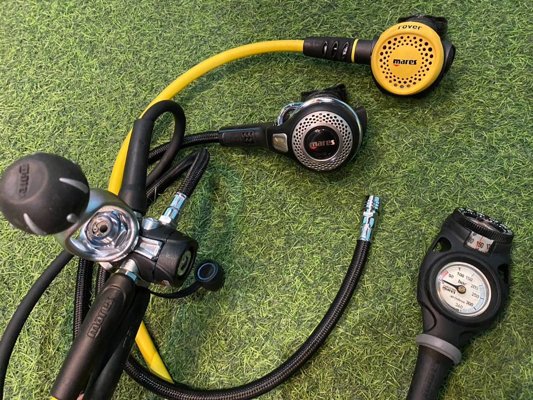 桃園店 MARES MR52 ㄧ級頭 ABYSS 無底洞 二級頭 潛水 調節器 備二 Rover 二用錶 近全新一年保固, 體育器材, 其他運動配件在旋轉拍賣
