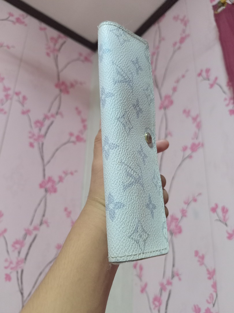 LOUIS VUITTON FOLDED WHITE WALLET CODED WITH QR CODE INSIDE, Luxury ...