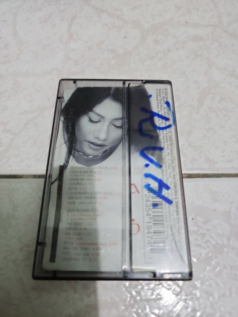 [Cassette] Kaset Ella, Hobbies & Toys, Music & Media, CDs & DVDs on Carousell