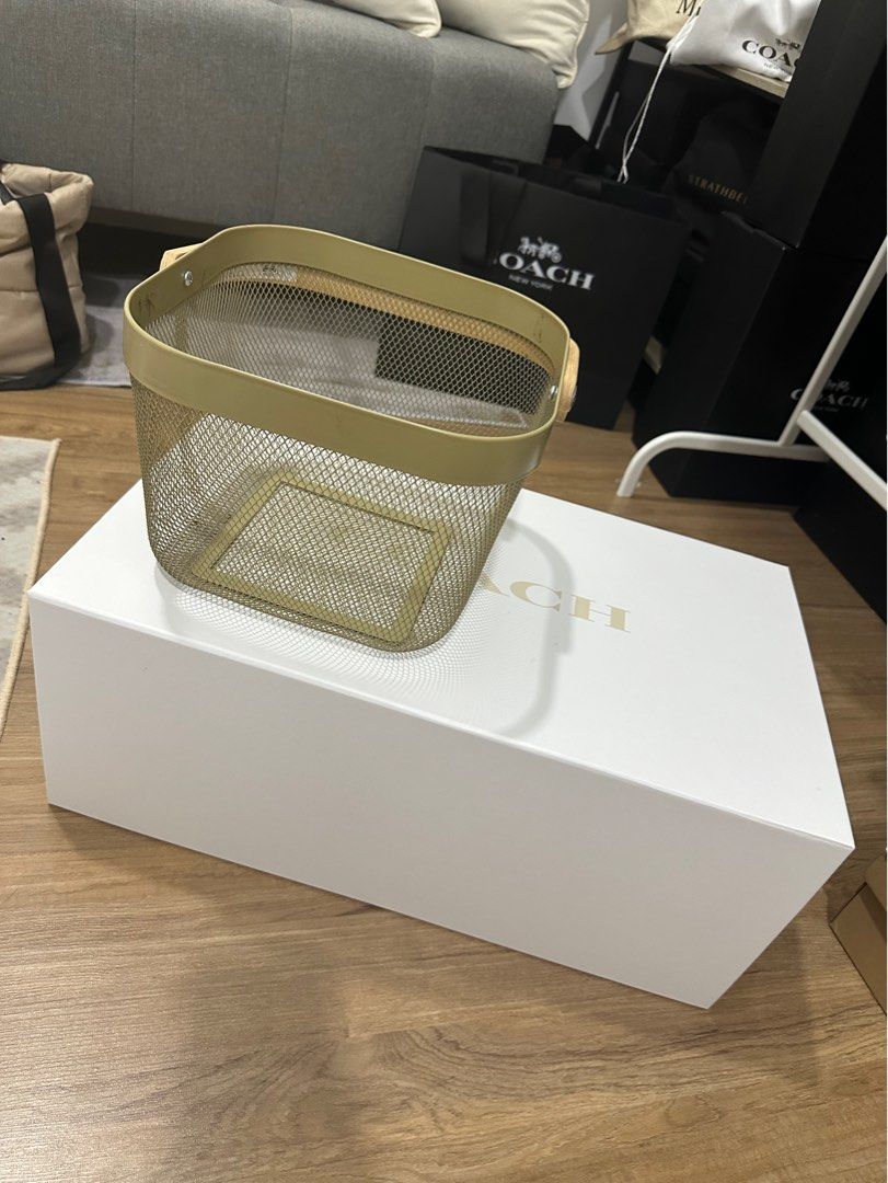 COACH MERCHANDISE BOX - EMPTY, Women's Fashion, Jewelry & Organisers ...