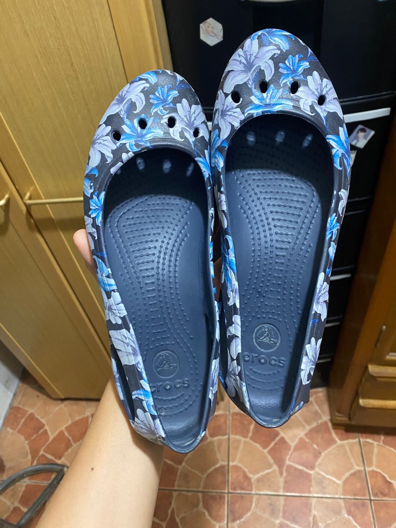 Crocs floral, Women's Fashion, Footwear, Flats & Sandals on Carousell