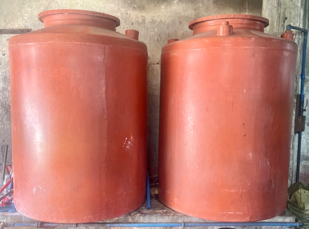 For sale : Used PE Industrial Water Storage Tanks 1,000 Liters ...
