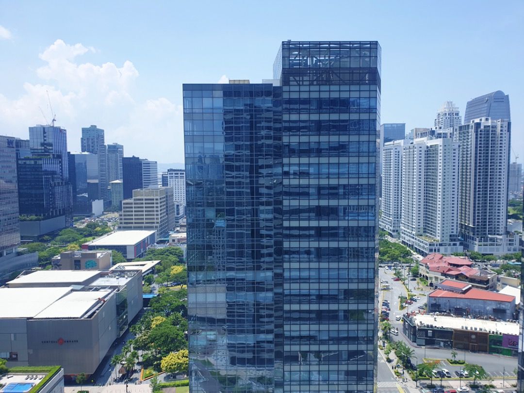 For Sale: The Suites at One Bonifacio High Street BGC 3 Bedroom ...