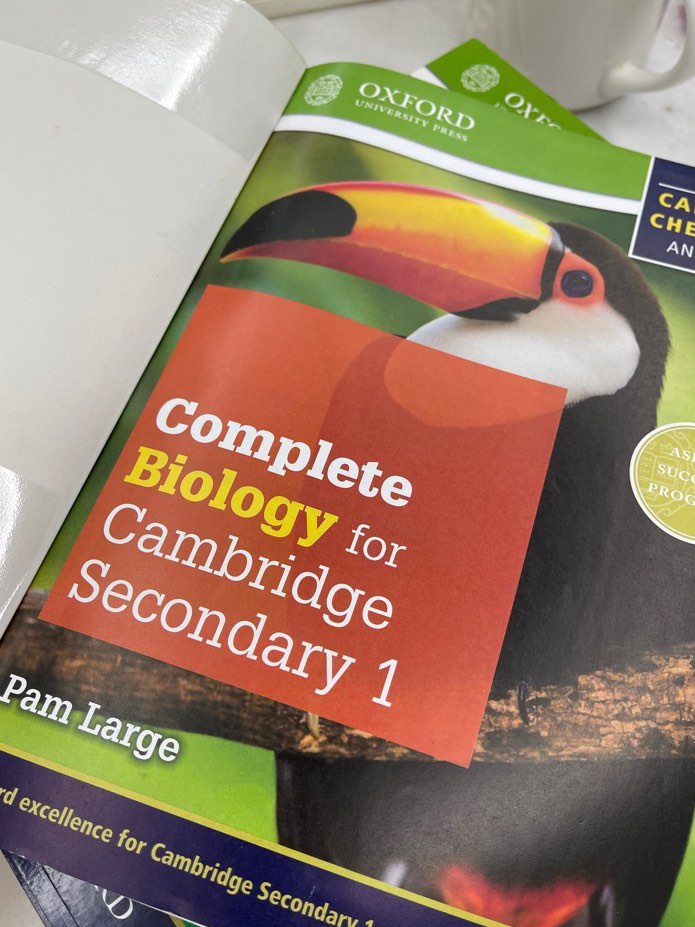 IGCSE year7-9 textbook biology oxford cambridge, Hobbies & Toys, Books ...