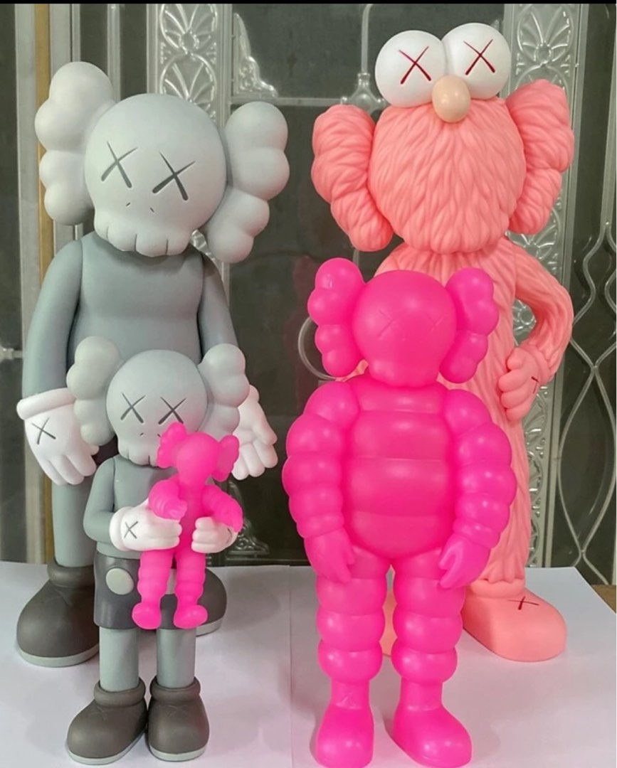 KAWS la Familia, Hobbies & Toys, Toys & Games on Carousell