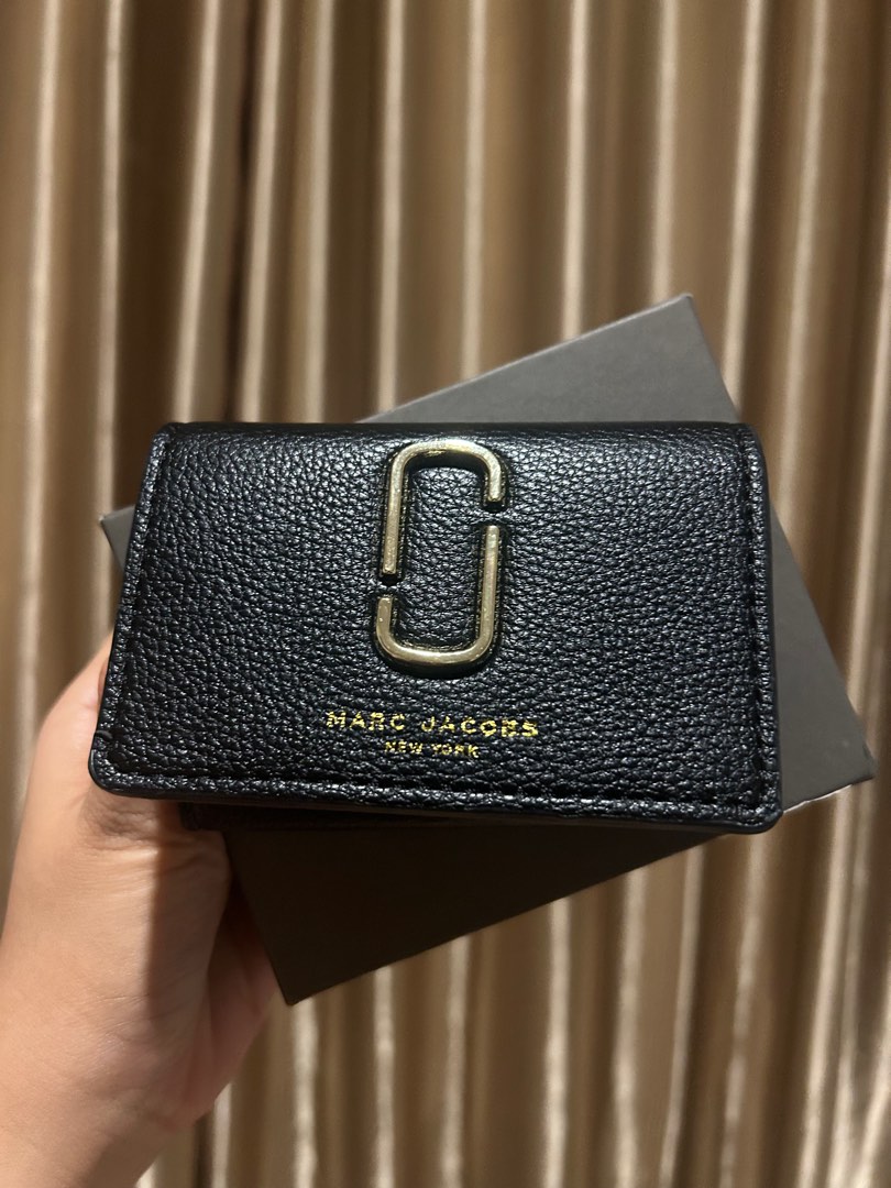 Marc Jacobs Wallet Defect, Fesyen Wanita, Tas & Dompet di Carousell