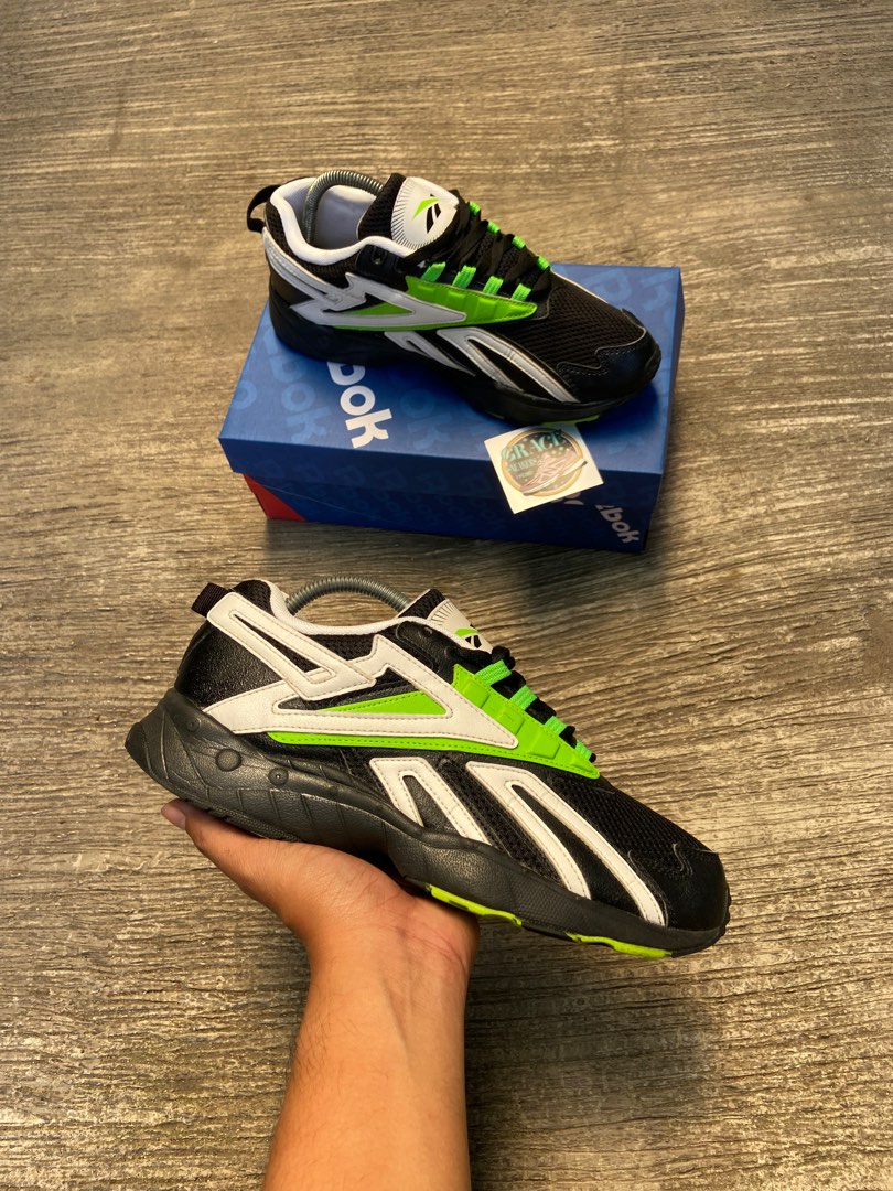 Reebok INTV Logo 🔥SALE🔥, Fesyen Pria, Sepatu , Sneakers di Carousell