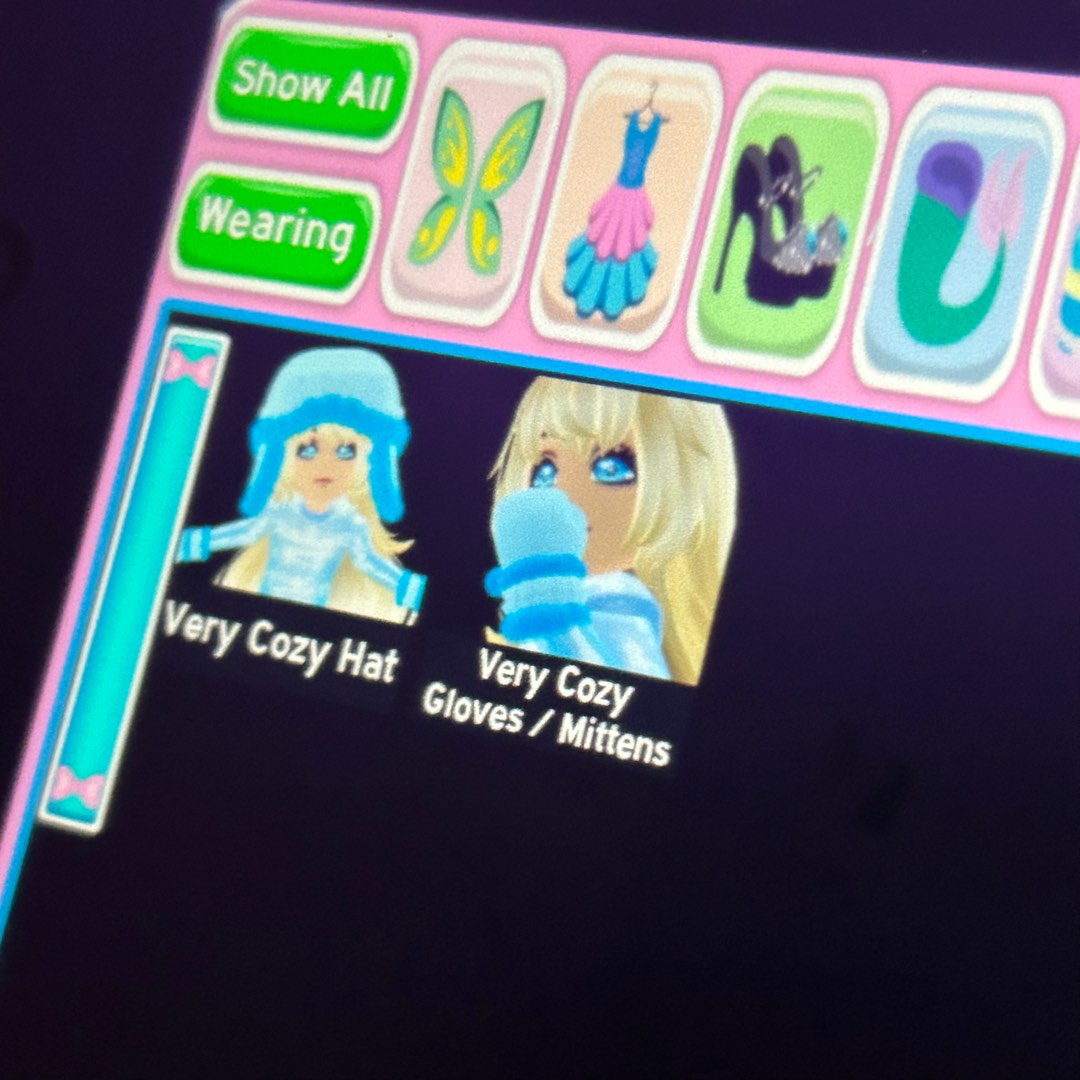 ROYALE HIGH VERY COZY SET [incomplete], Video Gaming, Video Games ...