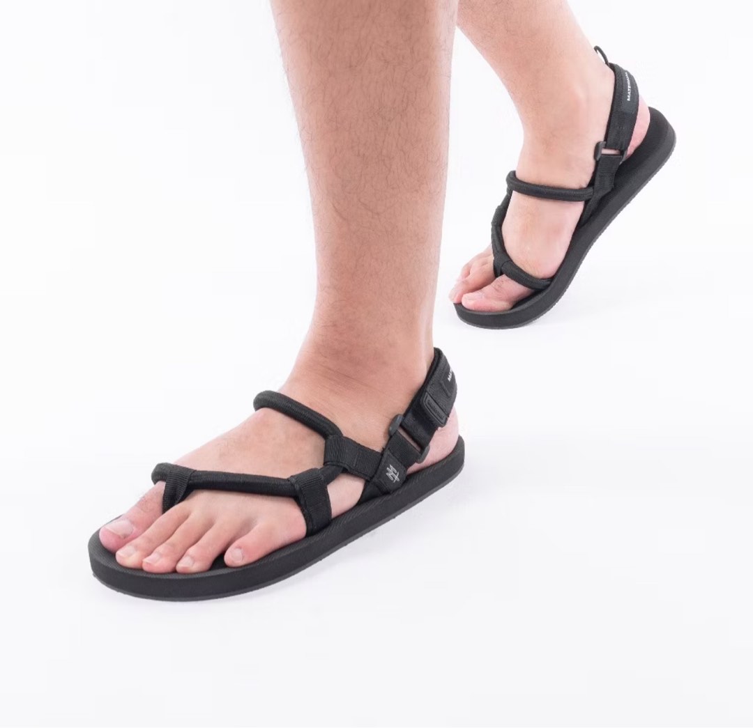 Sandal maternal disaster, Men's Fashion, Footwear, Flipflops and Slides ...