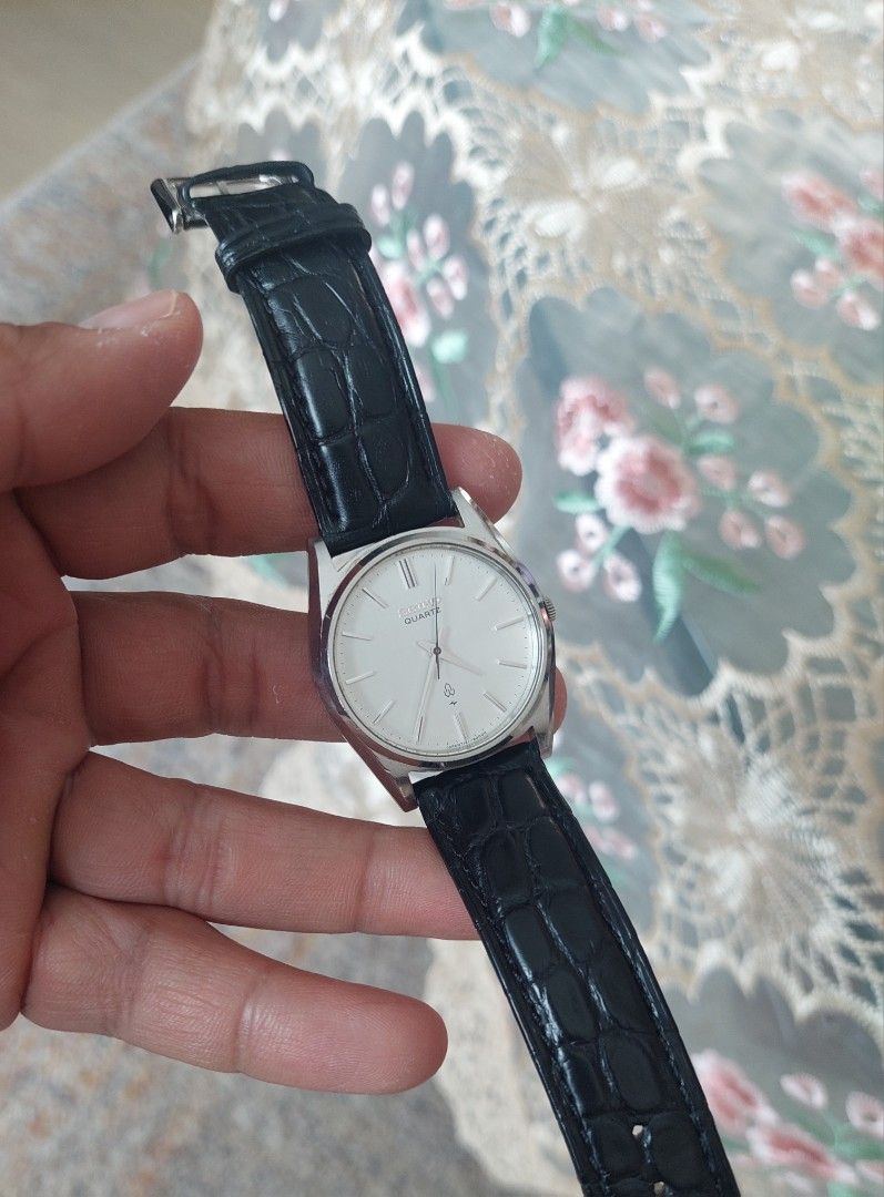 Seiko linen quartz vintage 34mm 7121 8000, Luxury, Watches on Carousell