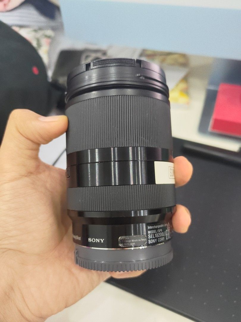 Sony 18-200 LE OSS lens, Photography, Lens & Kits on Carousell