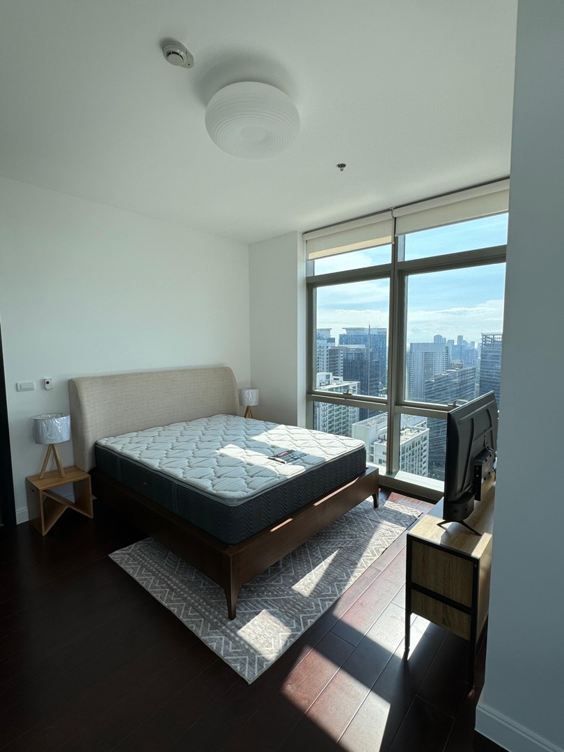 Stunning Corner West Gallery Place Fully Furnished 1 Bedroom unit ...
