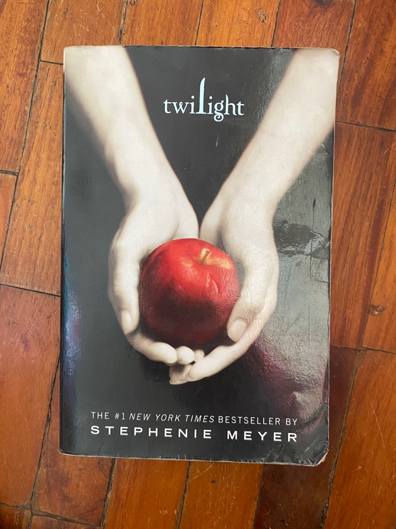 Twilight by Stephanie Meyer, Hobbies & Toys, Books & Magazines, Fiction ...