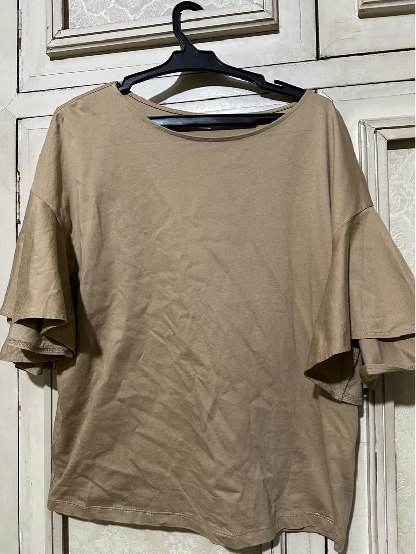 Uniqlo brown/tan medium top, Women's Fashion, Tops, Shirts on Carousell