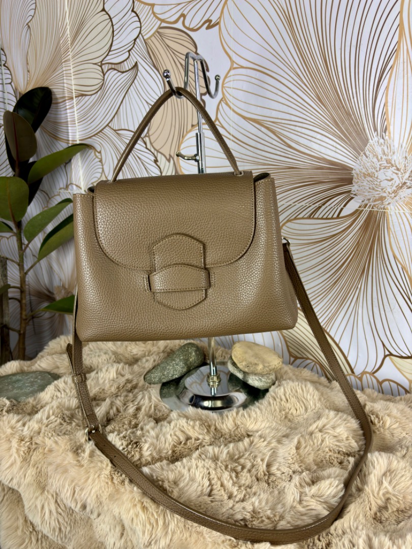 Vincis Bench 2-Way Small-Med brown bag, Luxury, Bags & Wallets on Carousell