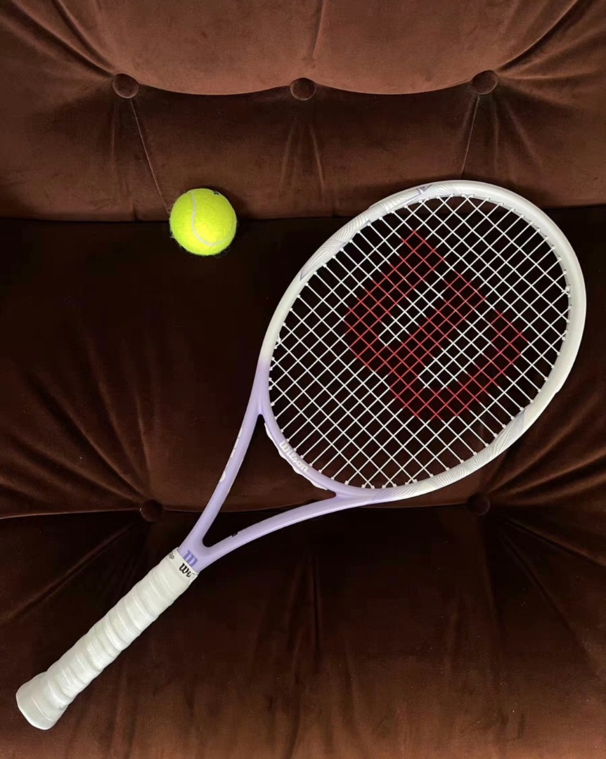 Wilson SOLESTE 105薰衣草紫 男女同款 全碳素網球拍, 運動產品, 運動與體育, 運動與體育 - 球拍和球類運動 ...