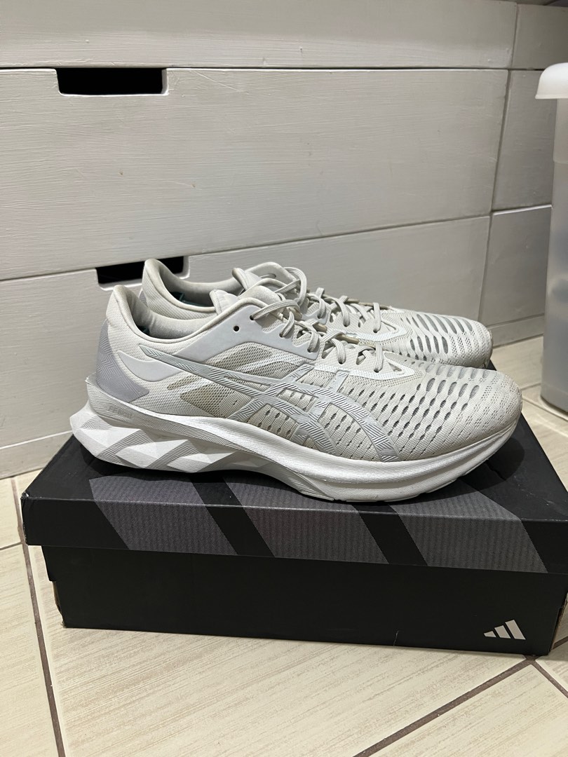 Asics Novablast Silver Grey, Men's Fashion, Footwear, Sneakers on Carousell