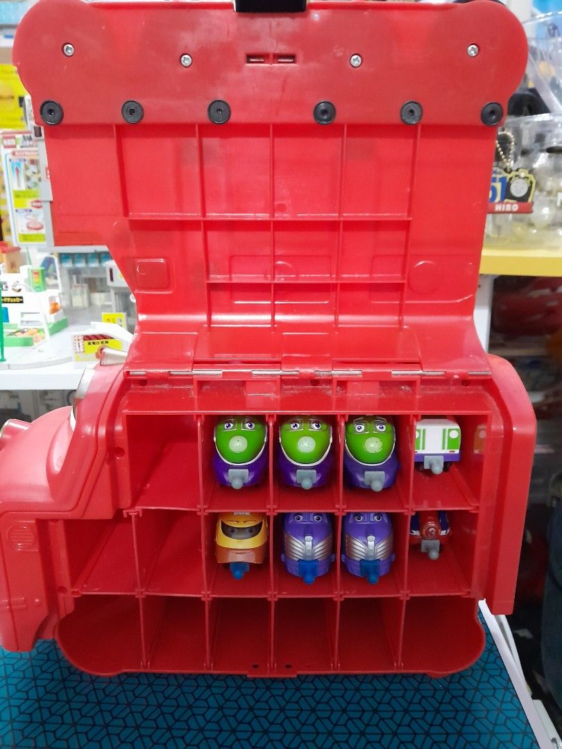 Chunggington train case and 8 metal train, Hobbies & Toys, Toys & Games ...