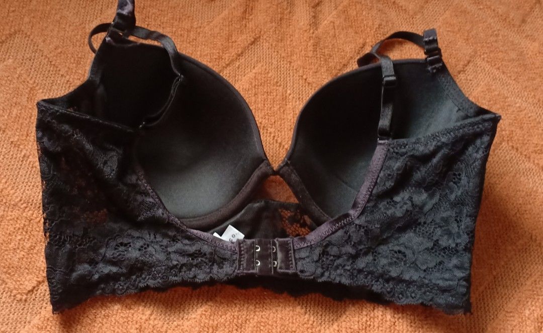 Dearie & co Woman Bras, Women's Fashion, New Undergarments & Loungewear ...