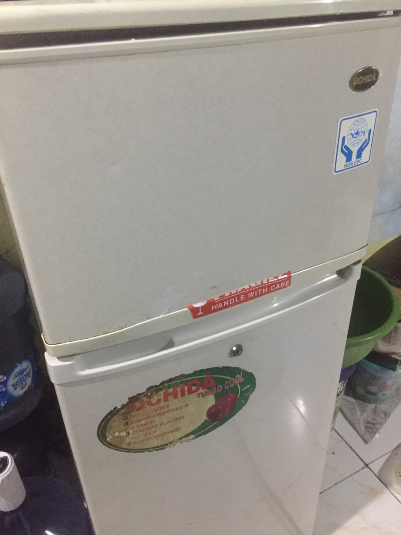 DI JUAL CEPAT KULKAS 2 PINTU, Elektronik, Lainnya di Carousell