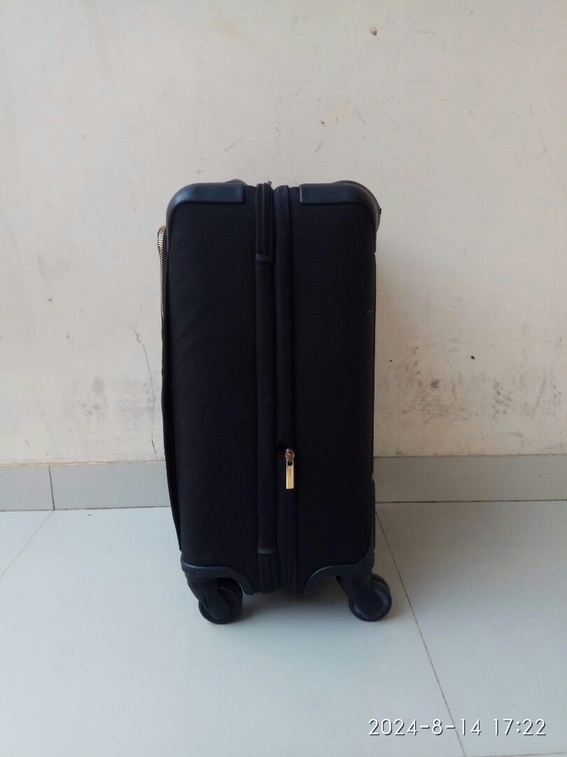 Koper tumi alpha ukuran kabin, Fesyen Wanita, Tas & Dompet di Carousell