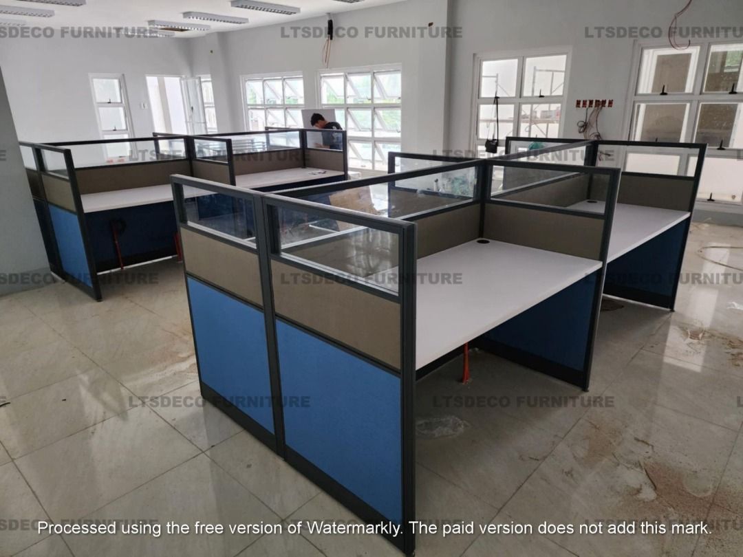 modular table with glass cubicle partition | office furniture and ...