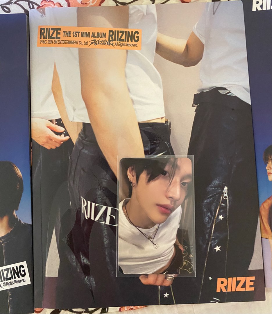 [Photo Book Ver.] RIIZE- 1st Mini Album [RIIZING] bbs wonbin set, Hobbies & Toys, Collectibles ...