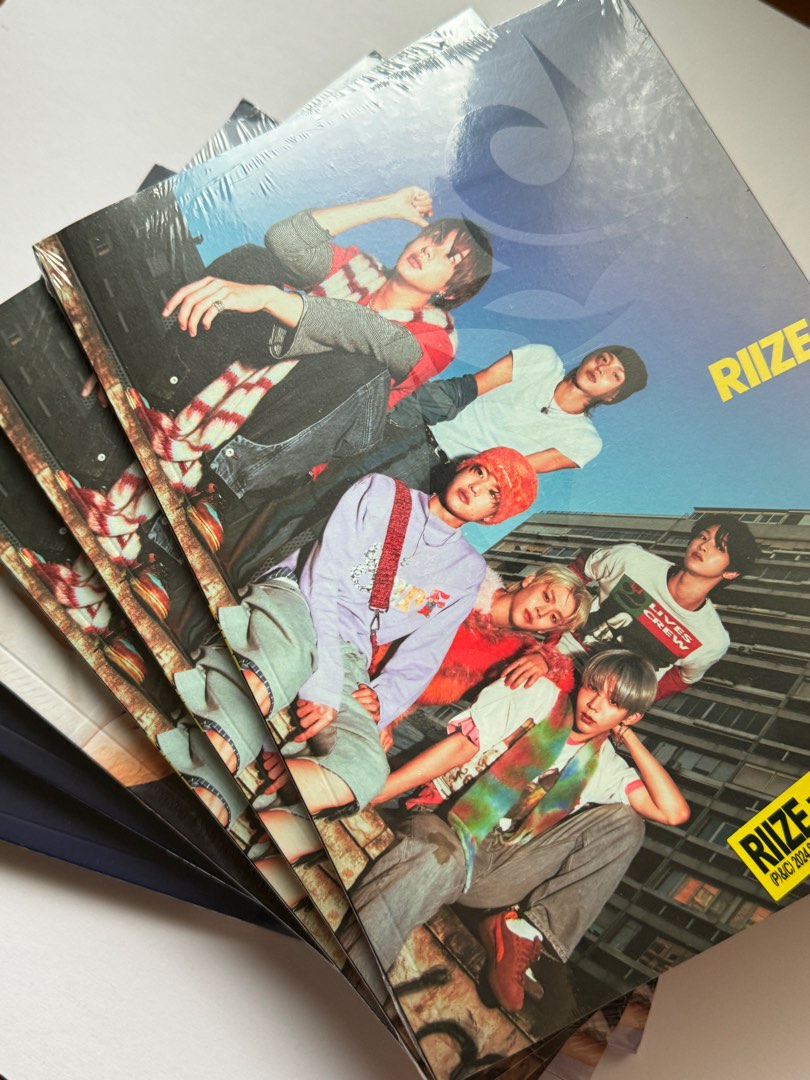 RIIZE 1st mini album 全新未拆專 PhotoBook, 書籍、休閒與玩具, 收藏、紀念品, K-Pop在旋轉拍賣