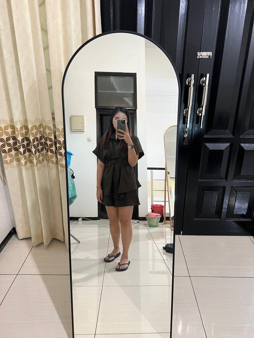 standing mirror INFORMA frame hitam