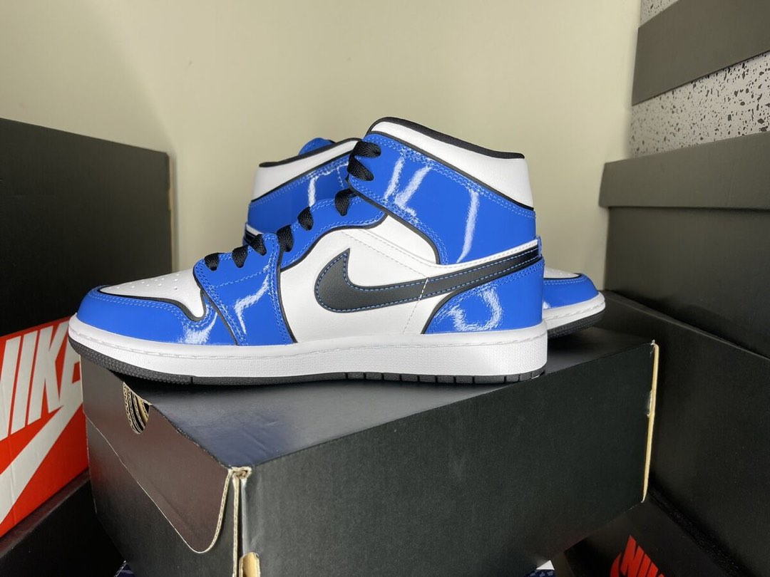 AJ1 SIGNAL BLUE, Men's Fashion, Footwear, Sneakers on Carousell