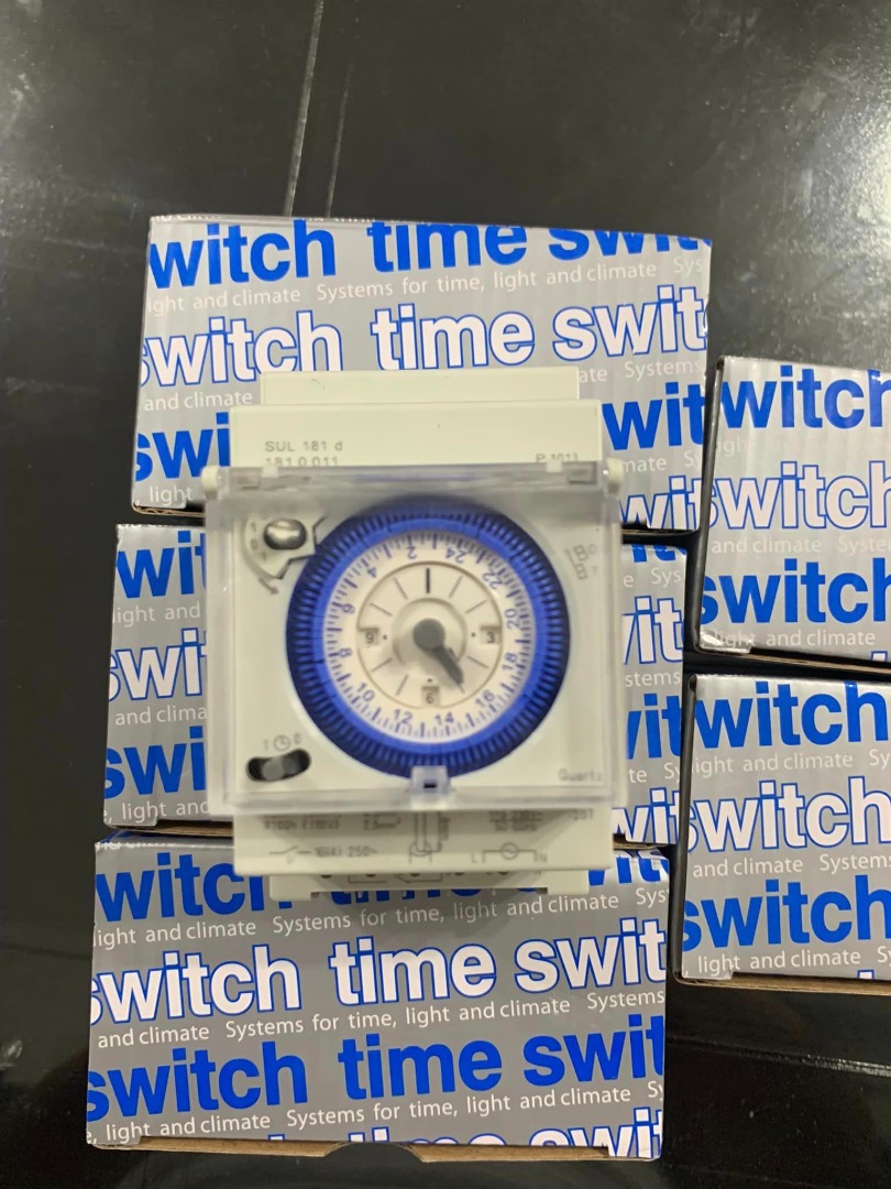 ANALOGUE TIME SWITCH SUL181D, Commercial & Industrial, Construction ...