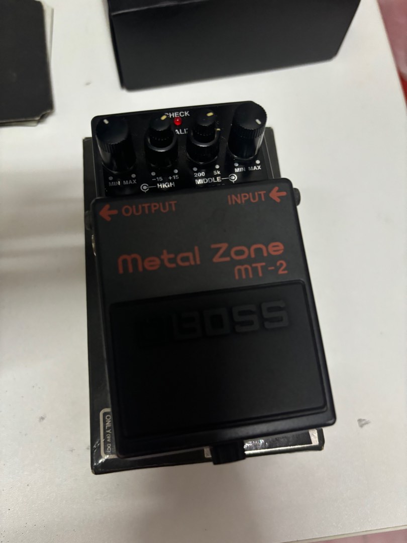 Boss MT2 Metal Zone, Hobbies & Toys, Music & Media, Musical Instruments ...