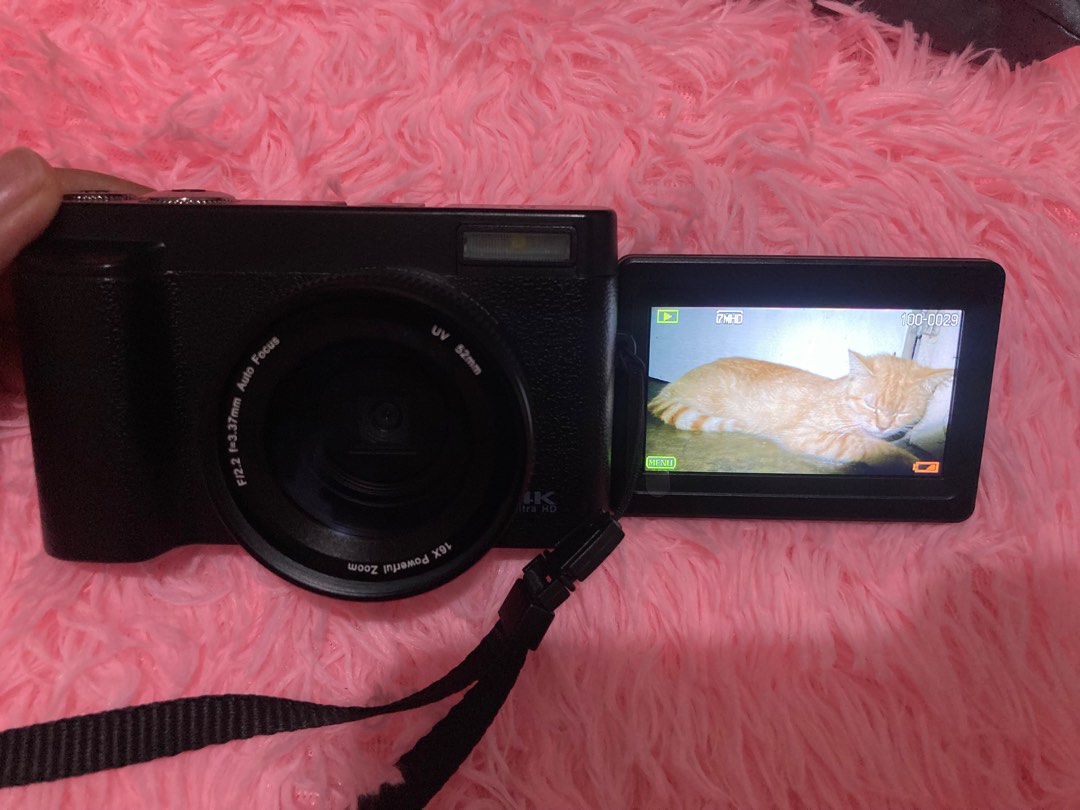 Brandnew Flip screen digicam, Photography, Cameras on Carousell