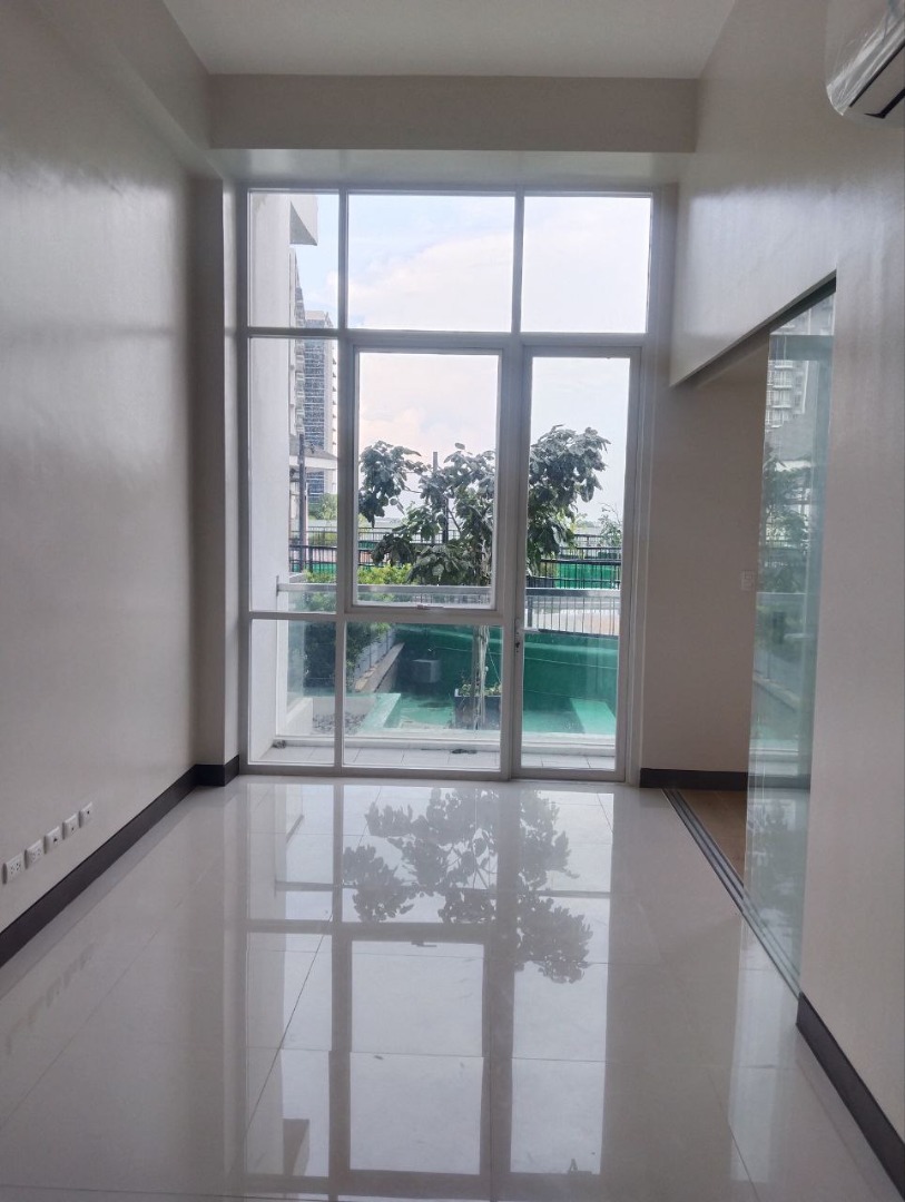 Executive Studio with Balcony Ready-For-Occupancy at 8 Newtown ...