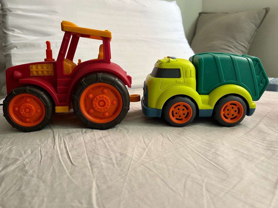 Garbage truck and tractor, Hobbies & Toys, Toys & Games on Carousell