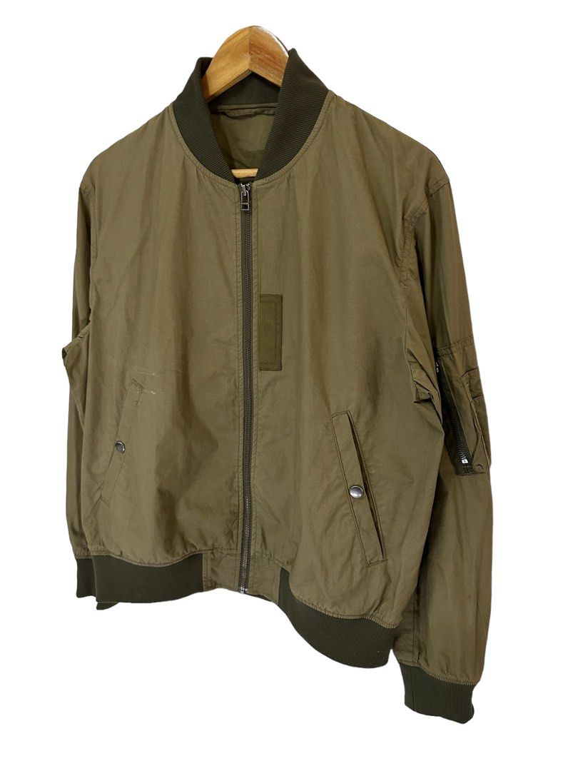 gu bomber light jacket, Men's Fashion, Coats, Jackets and Outerwear on ...
