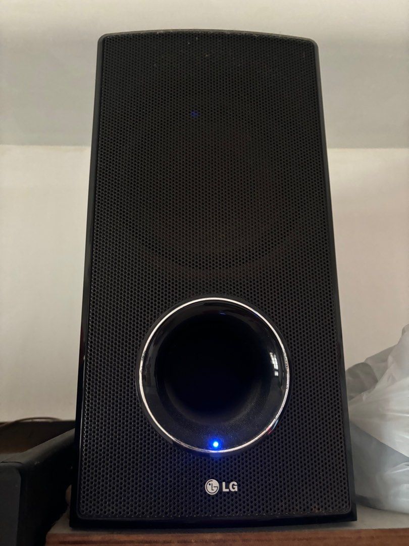 LG radio/cd set abit faulty, Audio, Soundbars, Speakers & Amplifiers on ...