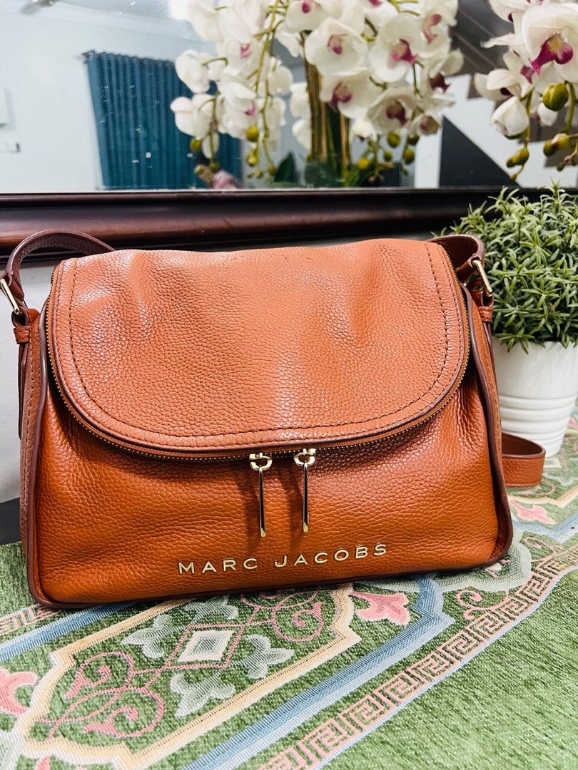 Marc Jacobs Groove Mini Messenger Smoked Almond (Authentic) , Luxury ...